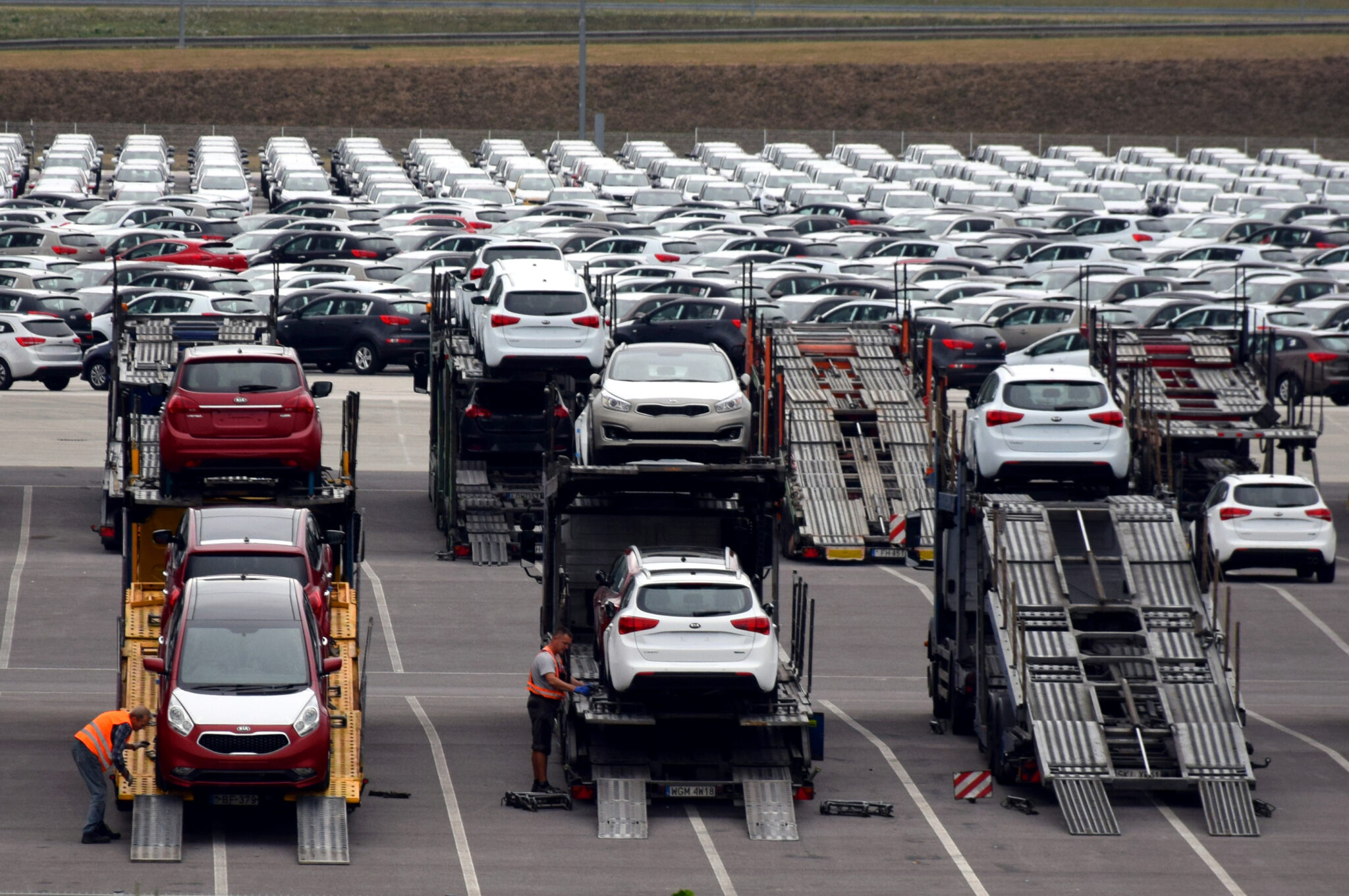 Producción y exportación de autos rompen récord en México en 2024 ...