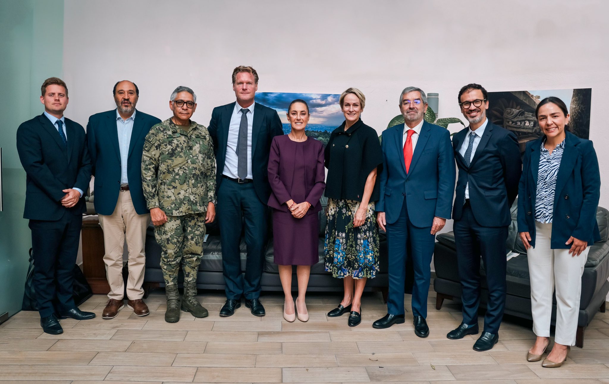 Claudia Sheinbaum se reúne con directivos de Helax; desarrollan ...